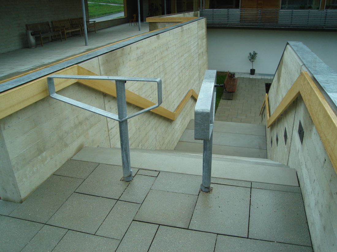 Absperrungen - Hans Weithas - Zäune und Metallbau